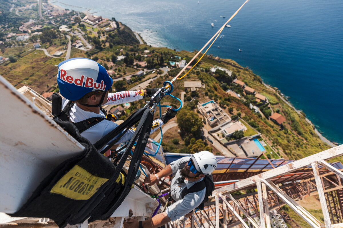 Red Bull Messina Crossing, Jaan Roose realizza il nuovo record del ...