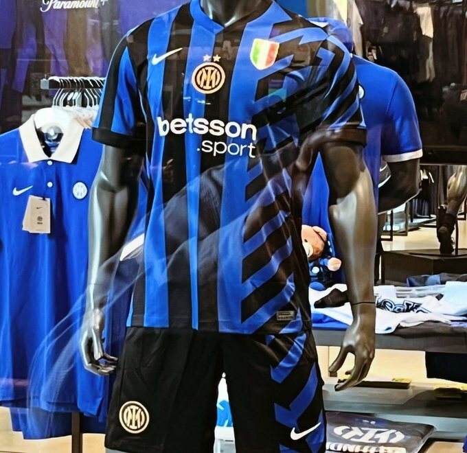 “The stars, the start”: la nuova maglia dell'Inter con le due stelle e ...